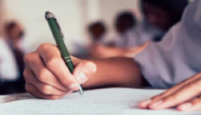 Action to provide textbooks for students according to installment